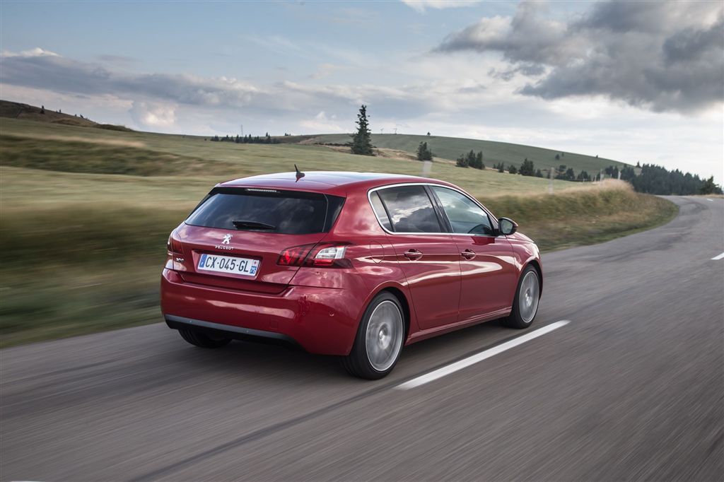 Peugeot 308 : une nouvelle berline pour de grandes ambitions.. - Les ...
