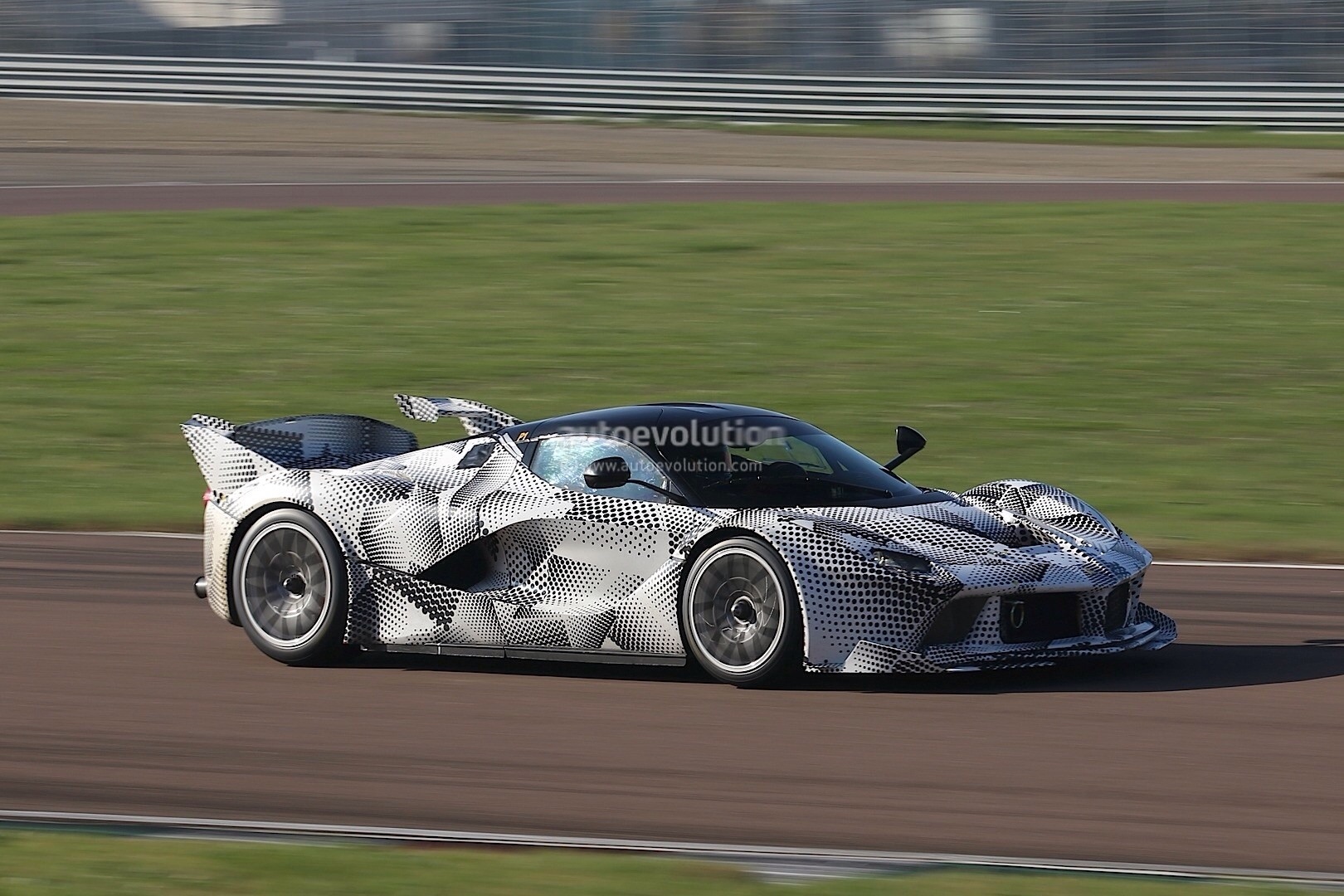 LaFerrari XX : elle prend de l'aileron ! - Les Voitures