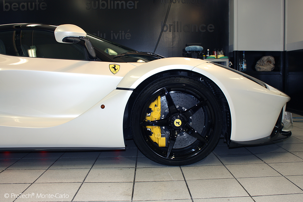 Ferrari LaFerrari : princesse blanche chez ProTech Monte-Carlo... - Les ...