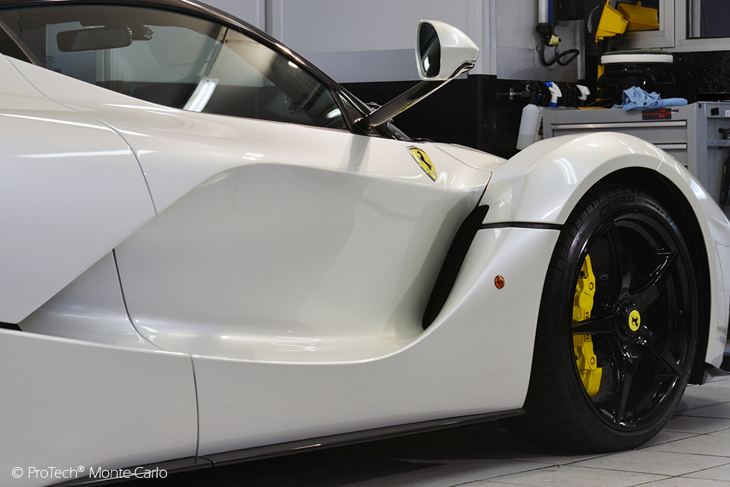 Ferrari LaFerrari : princesse blanche chez ProTech Monte-Carlo... - Les ...