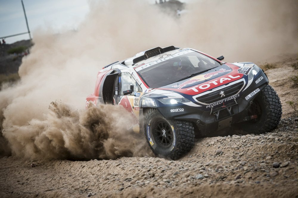 Dakar : Sébastien Loeb va essayer la Peugeot 2008 DKR ! - Les Voitures