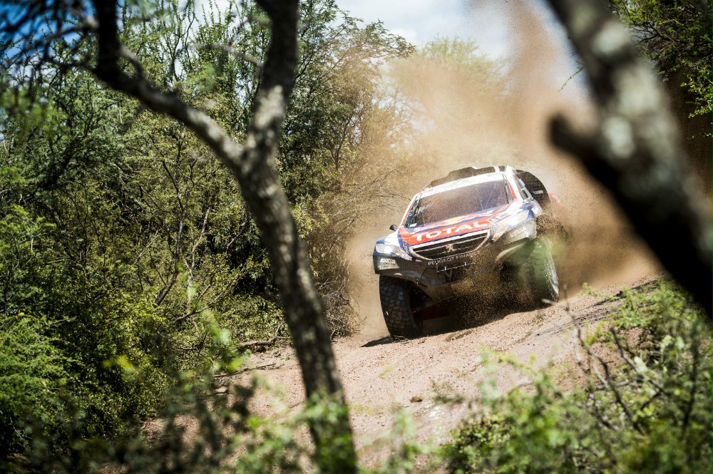 Dakar : les plus belles images des Peugeot 2008 DKR en action ! - Les ...