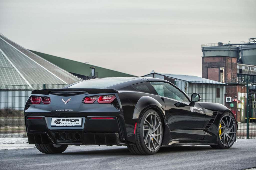 Corvette C7 Stingray : Prior Design lui offre un air de Ferrari et un ...