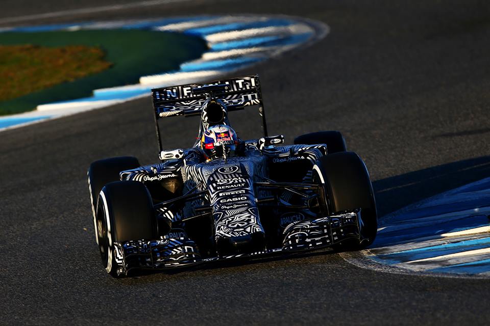 F1 : Red Bull surprend en présentant la RB11 2015 camouflée ! - Les ...