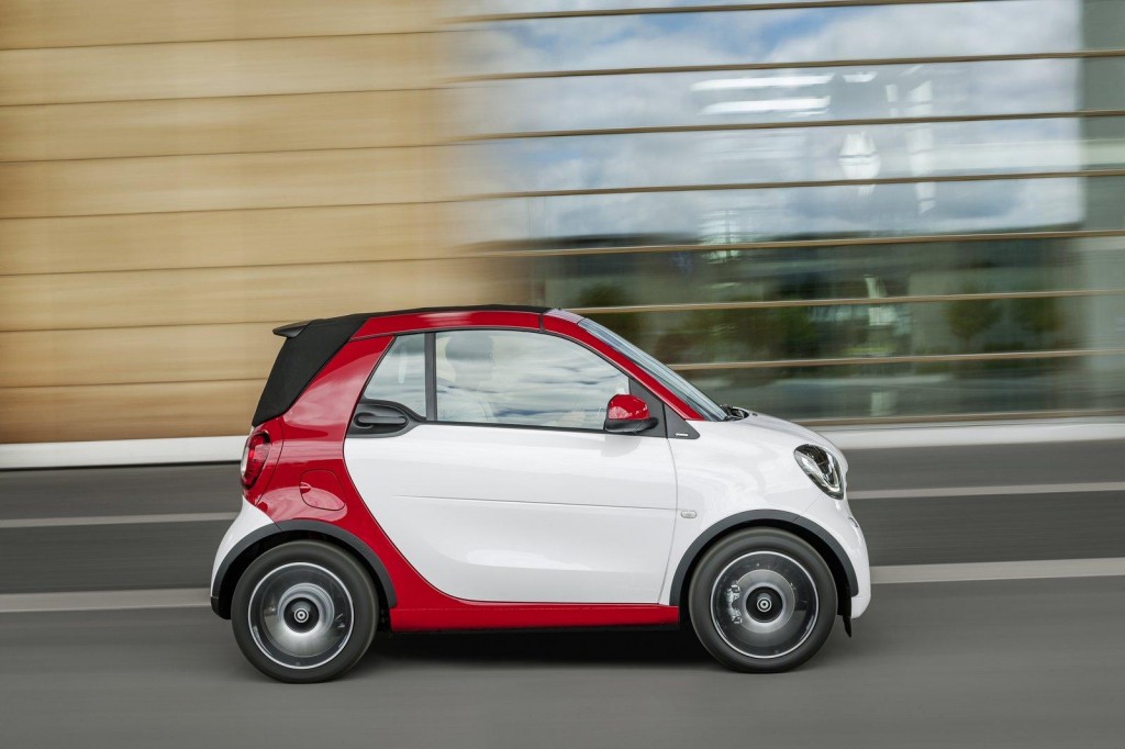 Smart Fortwo Cabrio : la citadine fashion enlève le haut ! - Les Voitures