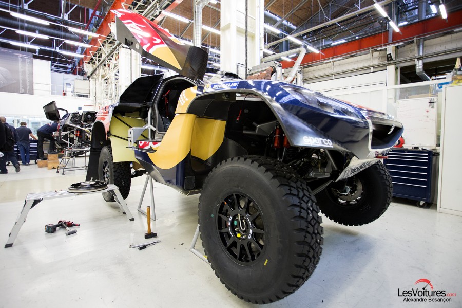Dakar : visite exclusive de "l'antre" des Peugeot 2008 DKR16 et ...