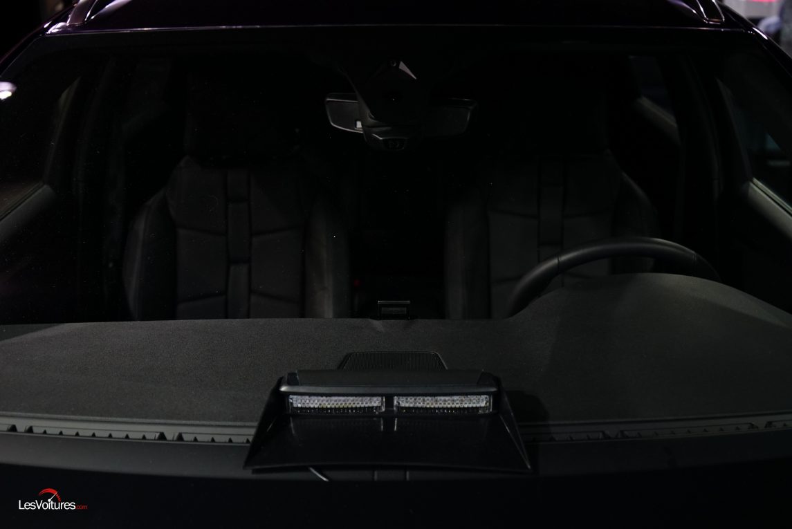 DS 7 Crossback : la voiture du président Macron en détail (vidéo) - Les ...