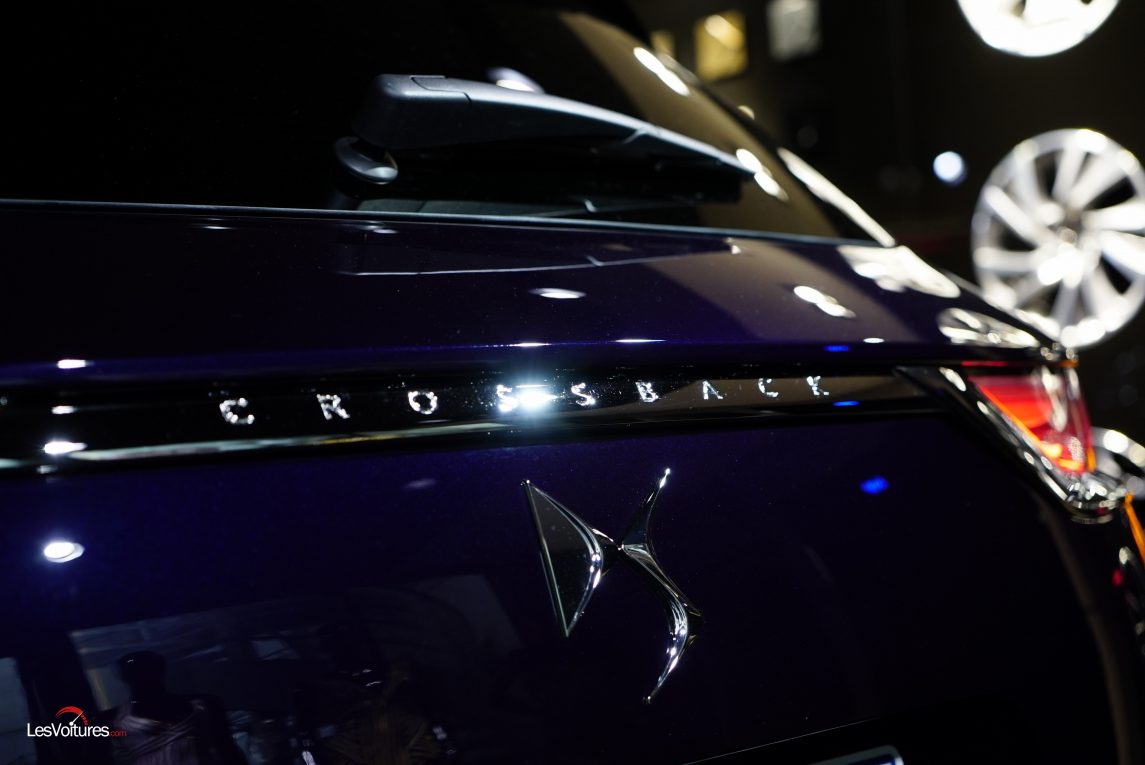 DS 7 Crossback : la voiture du président Macron en détail (vidéo) - Les ...