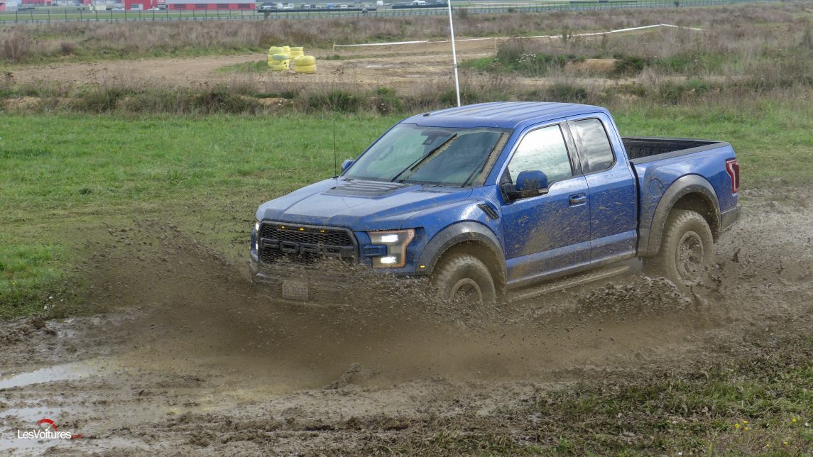 Ford F-150 Raptor : le "pick-up Supercar" à l'essai - Les Voitures