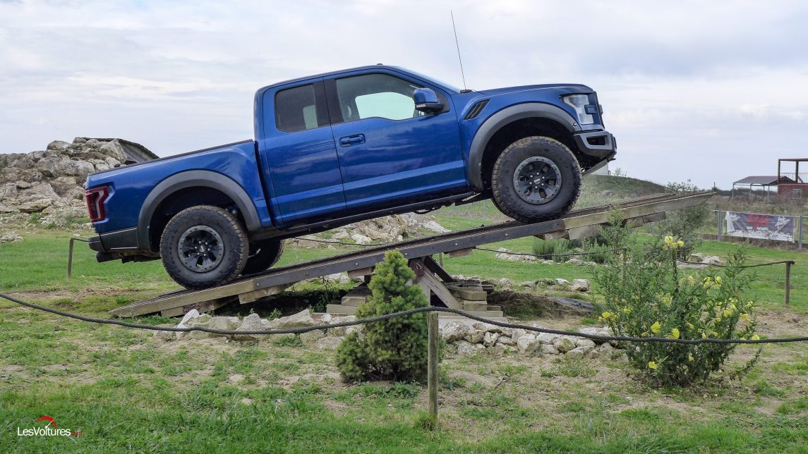 Ford F-150 Raptor : le "pick-up Supercar" à l'essai - Les Voitures