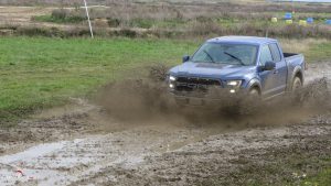 Ford F-150 Raptor : le "pick-up Supercar" à l'essai - Les Voitures