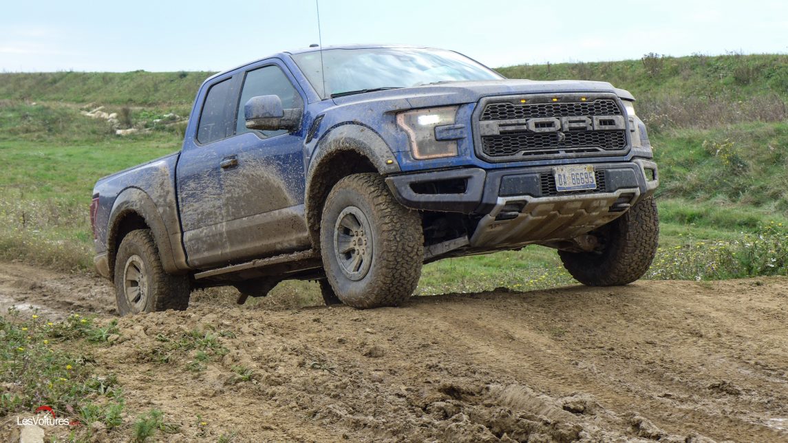 Ford F-150 Raptor : le "pick-up Supercar" à l'essai - Les Voitures