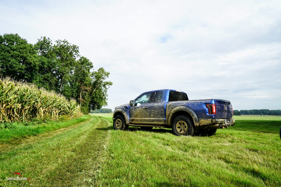 Ford F-150 Raptor : le "pick-up Supercar" à l'essai - Les Voitures