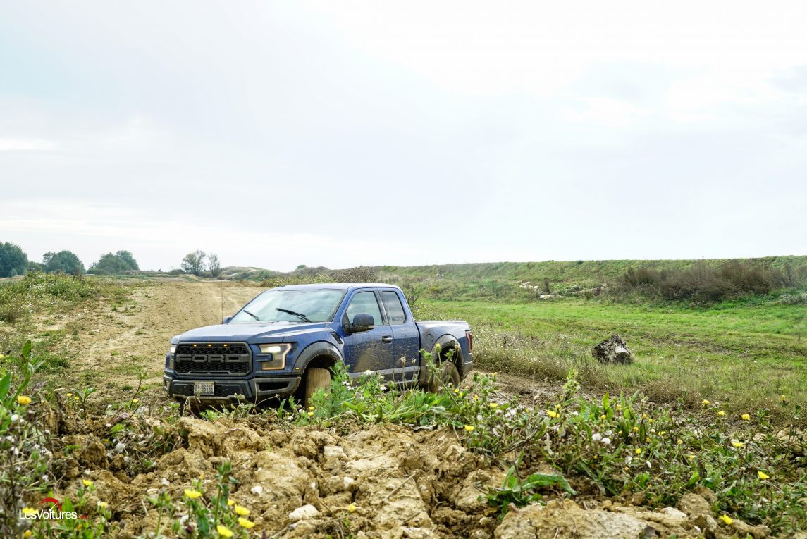 Ford F-150 Raptor : le "pick-up Supercar" à l'essai - Les Voitures