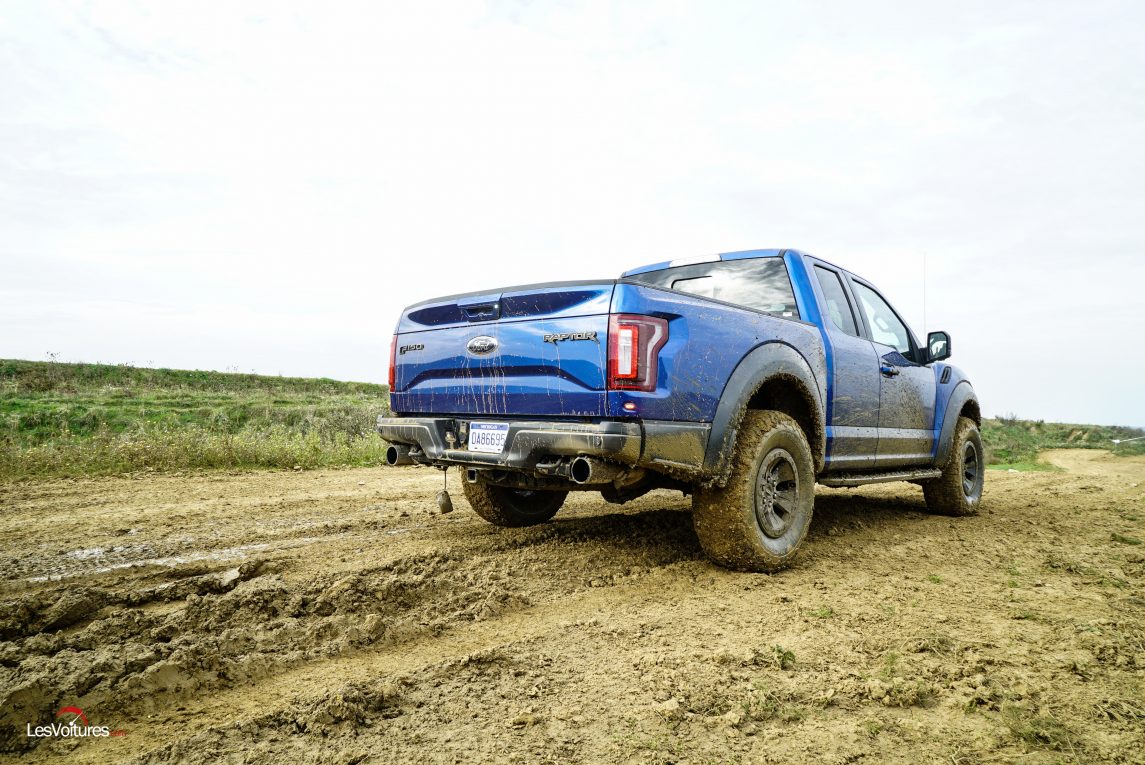 Ford F-150 Raptor : le "pick-up Supercar" à l'essai - Les Voitures