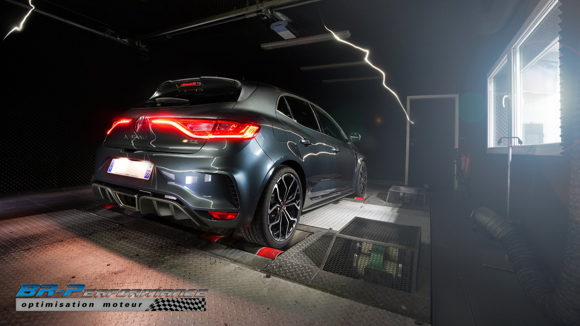 Renault Mégane R.S. : 325 chevaux grâce à BR-Performance - Les Voitures