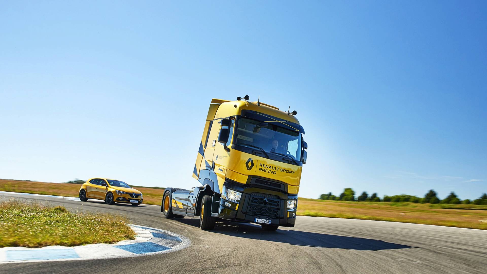 Renault T High Renault Sport Racing Edition : un poids lourd au style ...