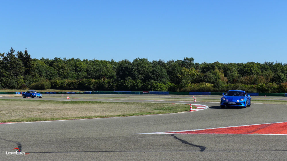 Alpine A110 : en piste pour une rencontre historique - Les Voitures