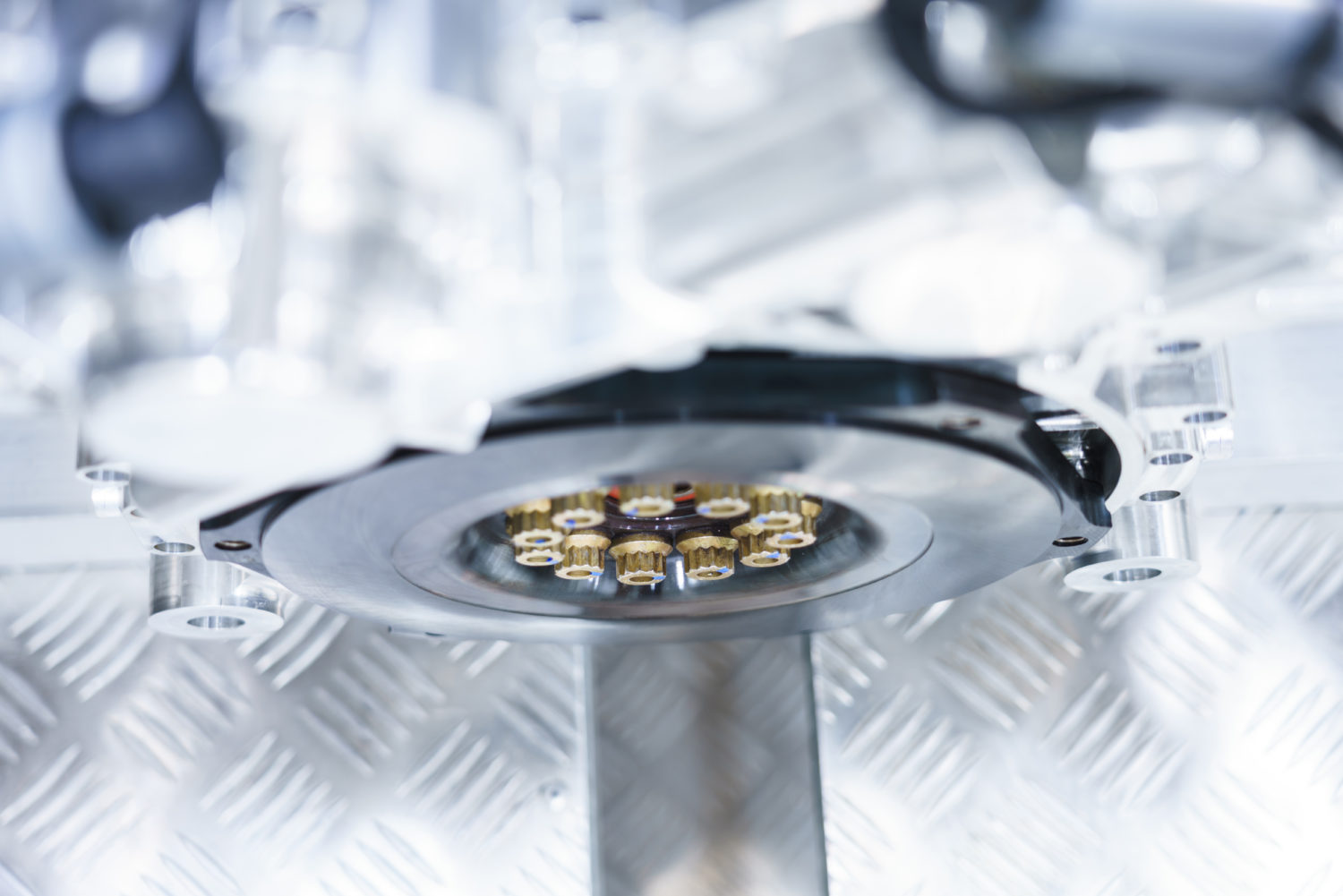 Aston Martin Valkyrie : le V12 de l'Hypercar se montre - Les Voitures