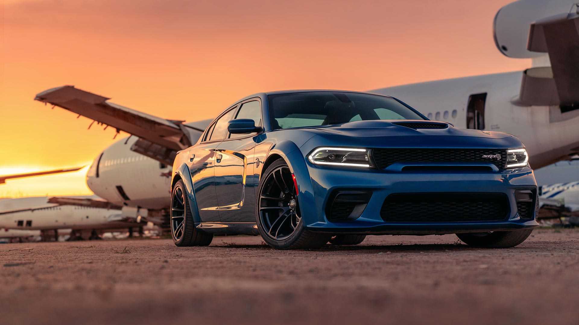 Dodge Charger SRT Hellcat et Scat Pack : un "monstrueux" pack Widebody ...