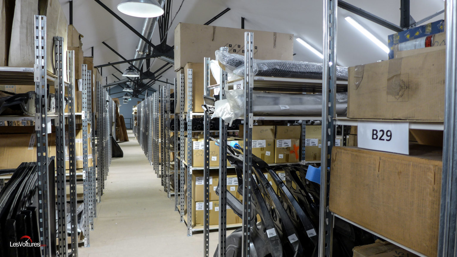 L'Aventure Peugeot Citroën DS : visite du magasin Pièces de rechange ...