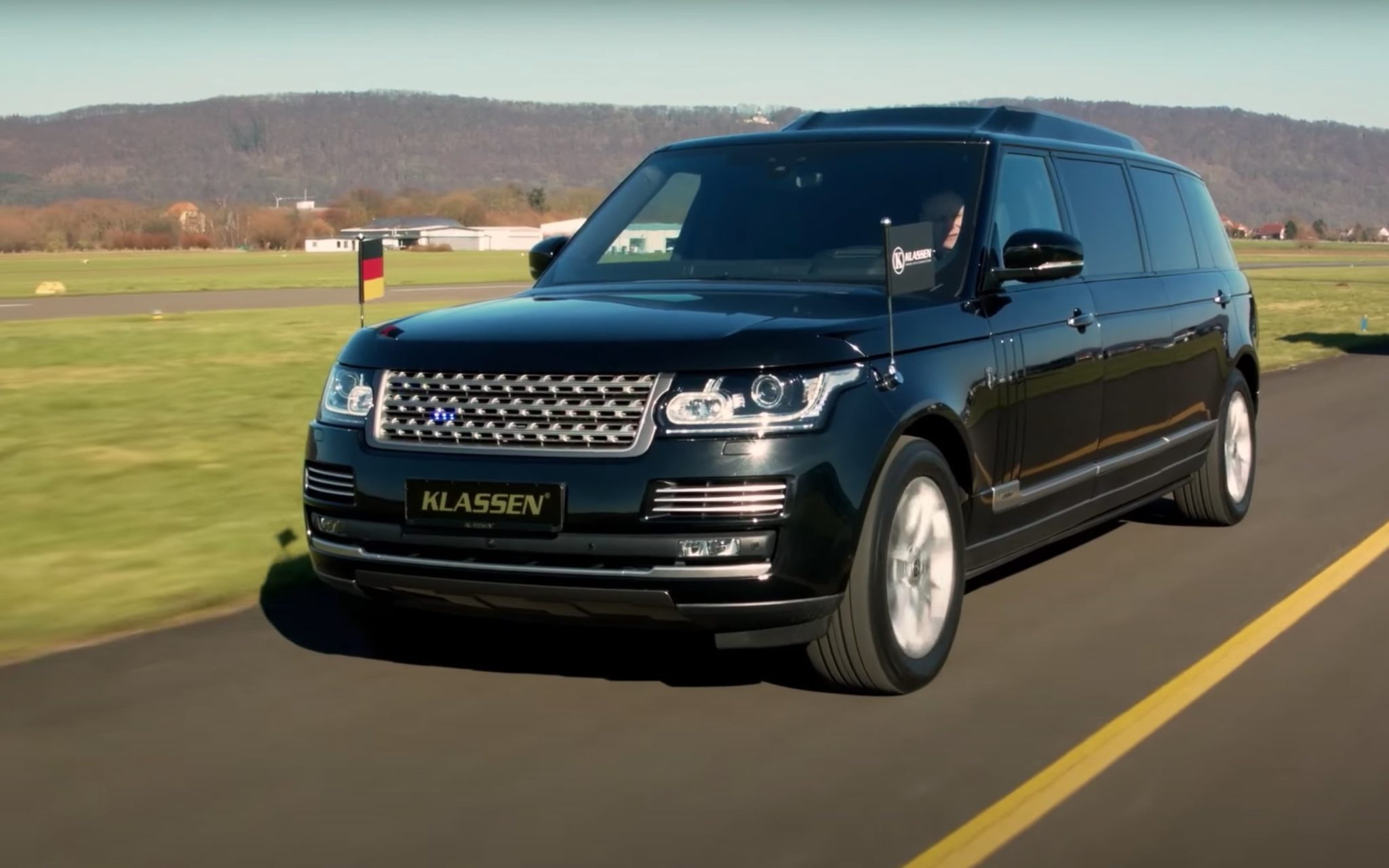 Vidéo : balade luxueuse en Range Rover Limousine - Les Voitures