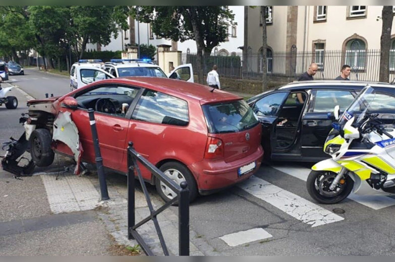 Mulhouse : une voiture de police incendiée (vidéo) - Les Voitures Mulhouse : une voiture de police incendiée (vidéo) - Les Voitures