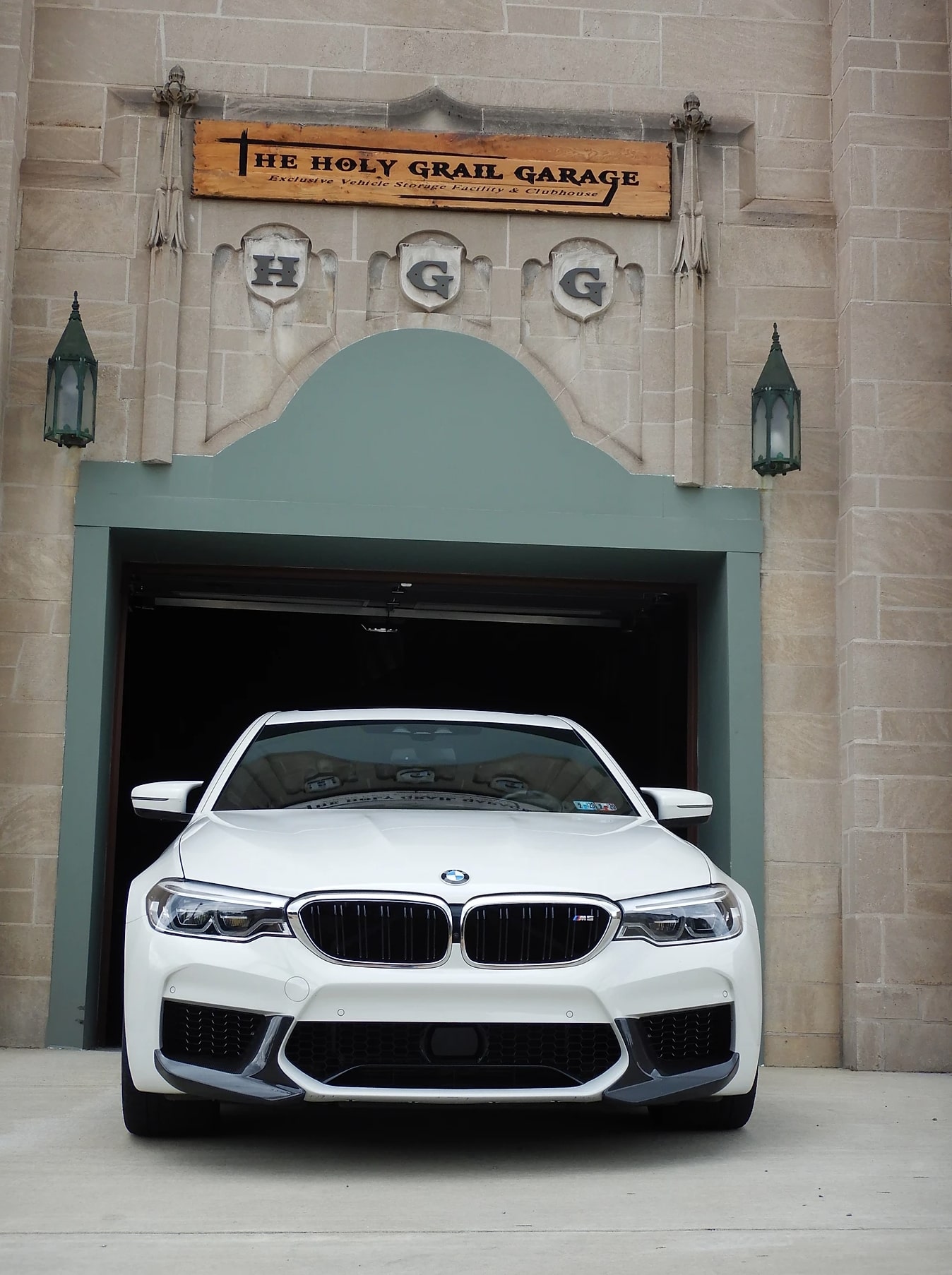 USA : une église transformée en garage de rêve - Les Voitures