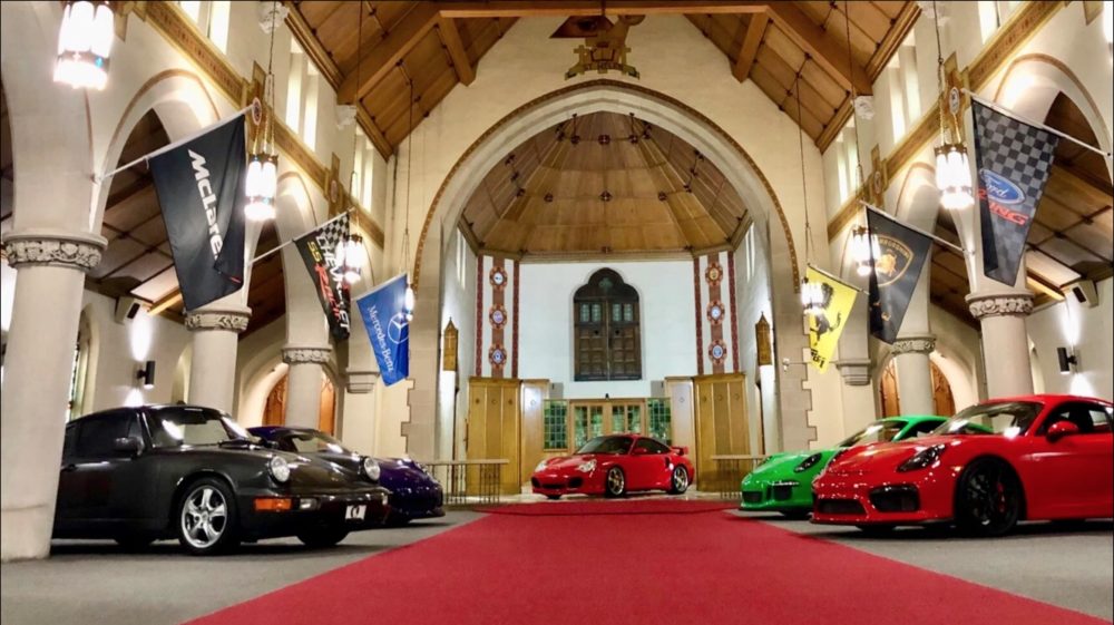 USA : une église transformée en garage de rêve - Les Voitures