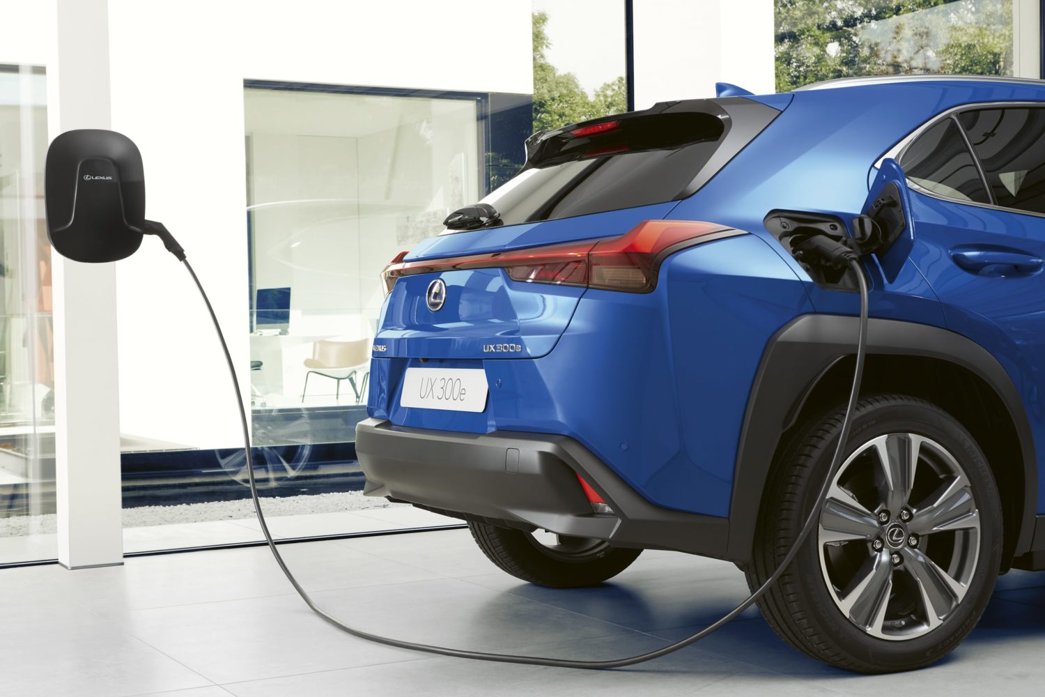 Lexus UX 300e : l'autonomie du SUV 100% électrique en progrès - Les ...