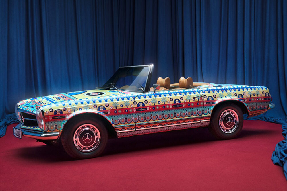 Mercedes-Benz : elles enfilent leur pull moche de Noël - Les Voitures