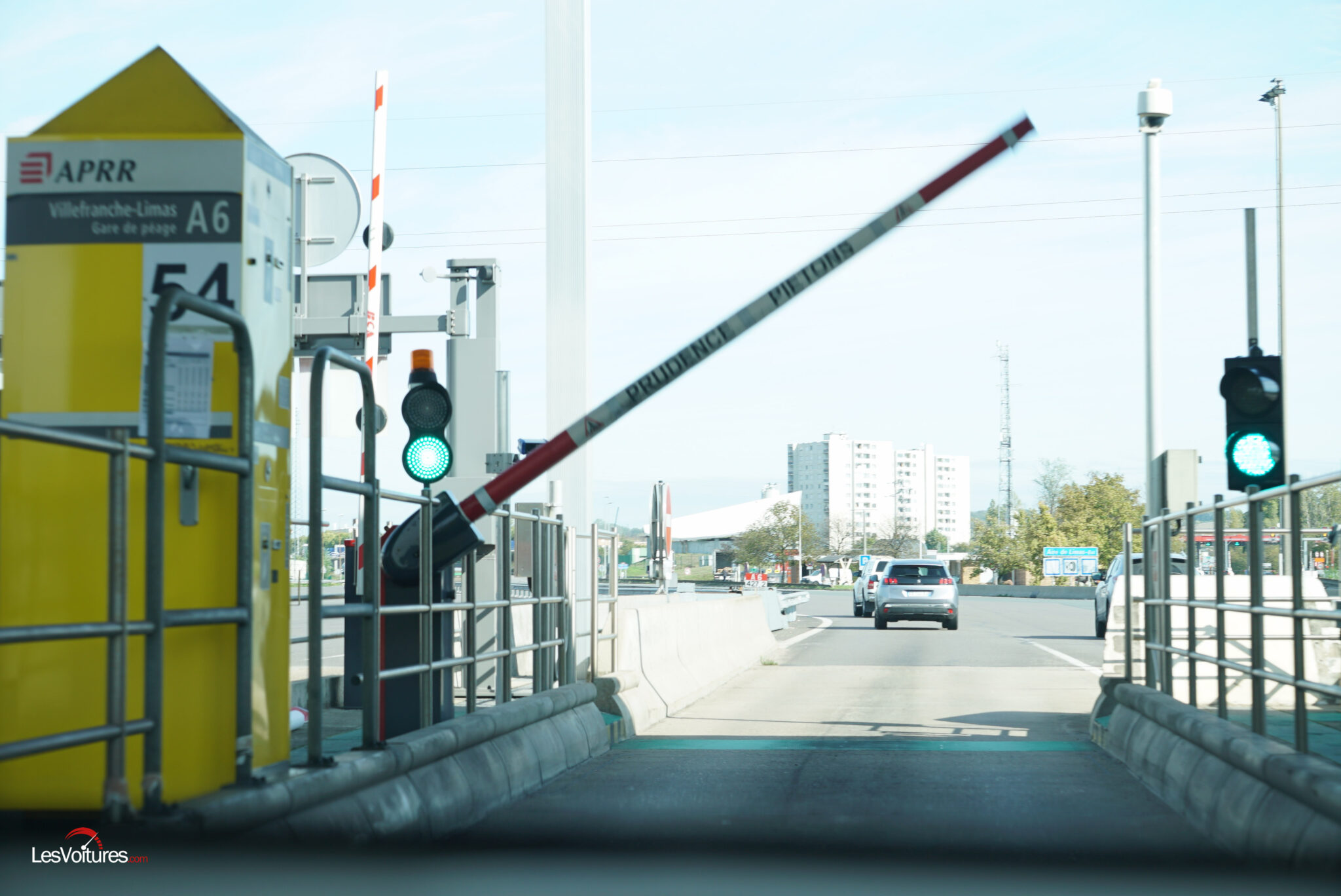 Péage A10 Saint-Arnoult (6 voies) Droite - Les Voitures