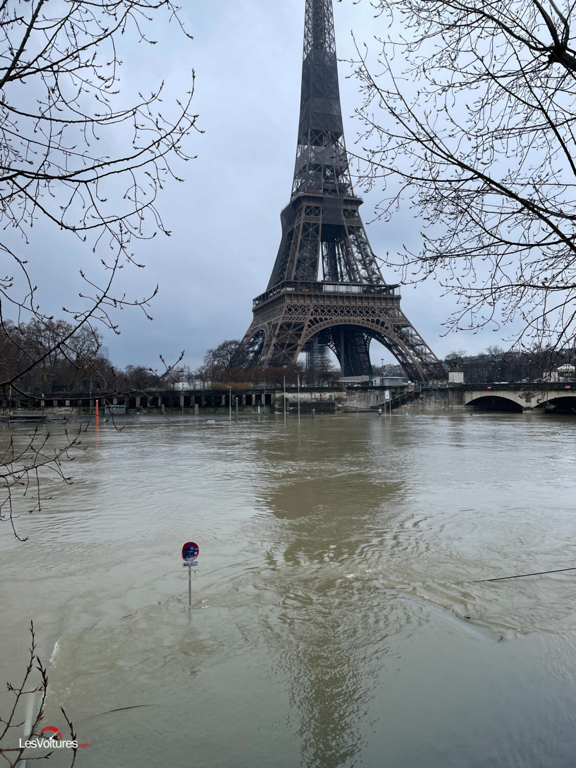 Inondations : la Seine déborde à Paris - Les Voitures
