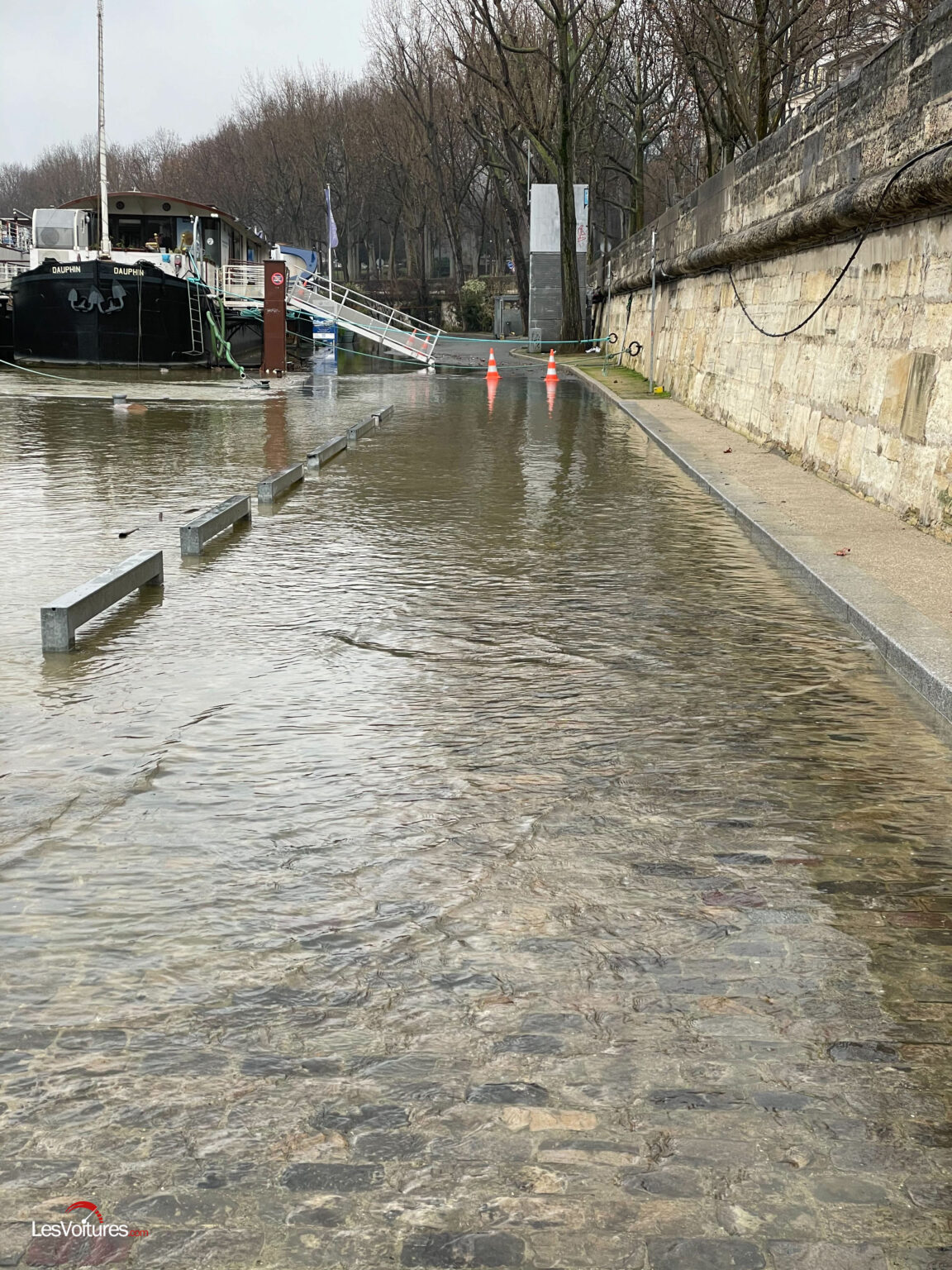 Inondations : la Seine déborde à Paris - Les Voitures