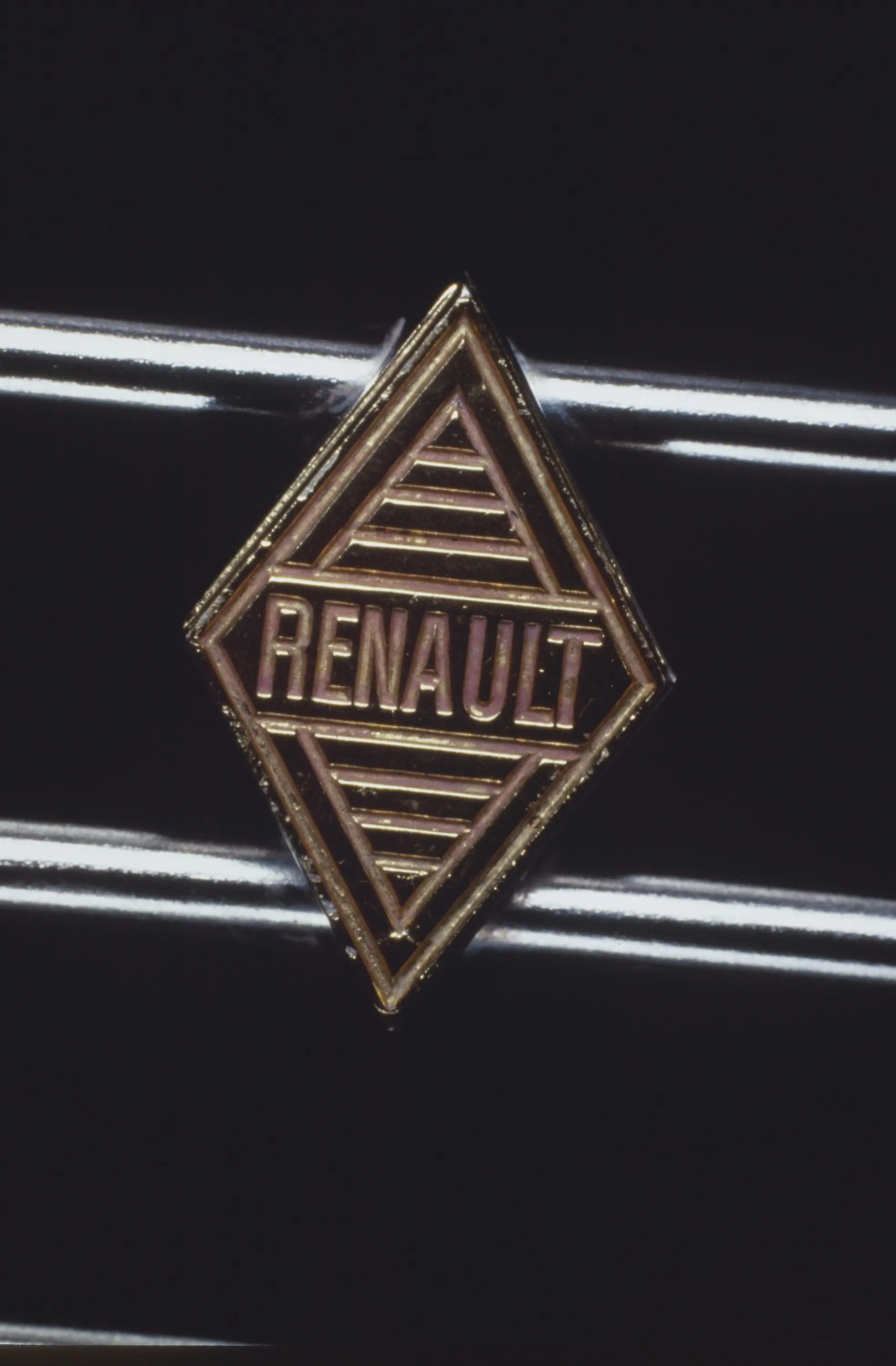Renault : Gilles Vidal présente le nouveau logo (vidéo) - Les Voitures