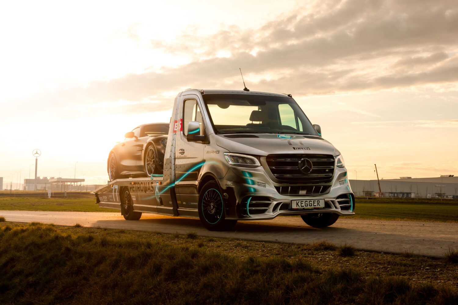 Mercedes-Benz Sprinter : une insolite dépanneuse F1 - Les Voitures