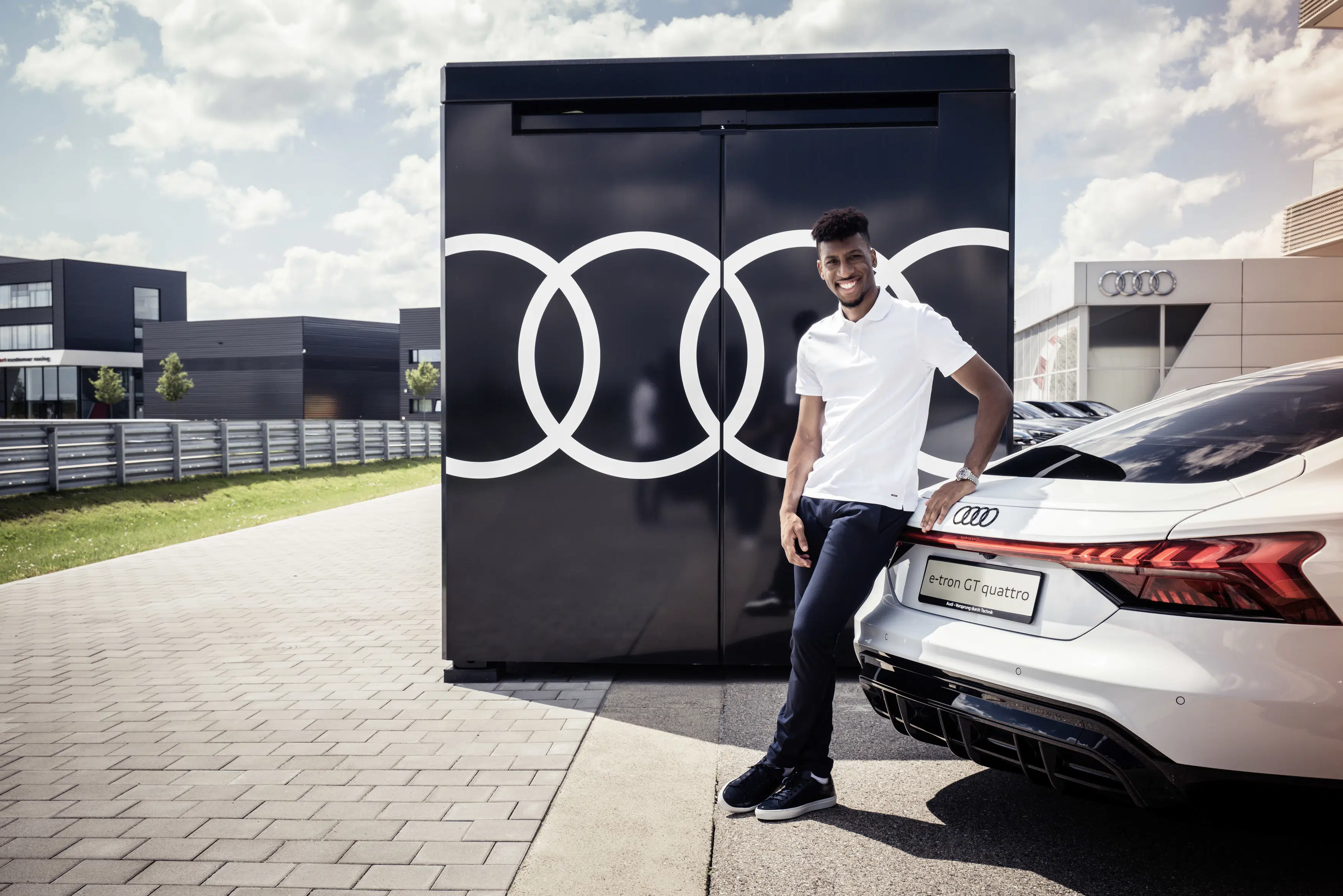 Audi e-tron GT : voiture de fonction du FC Bayern Munich - Les Voitures