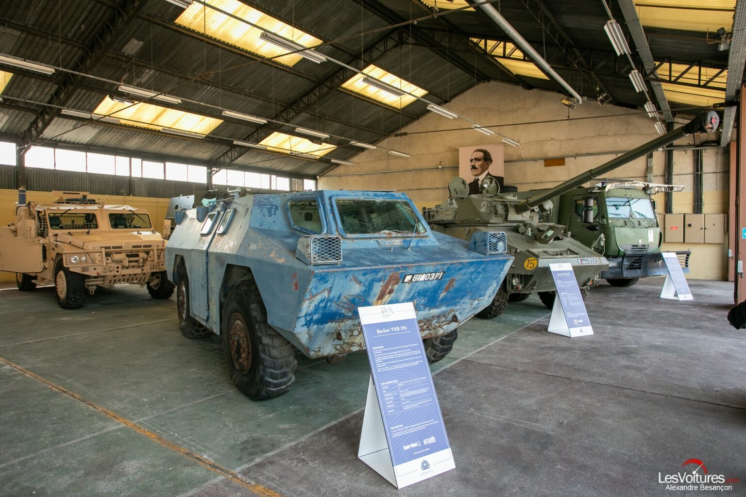 Rétromobile : un stand dédié aux voitures de la gendarmerie nationale ...