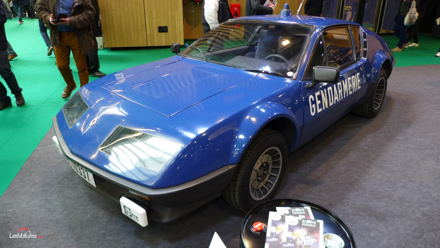 Alpine A110 : les gendarmes en profitent "à fond" - Les Voitures