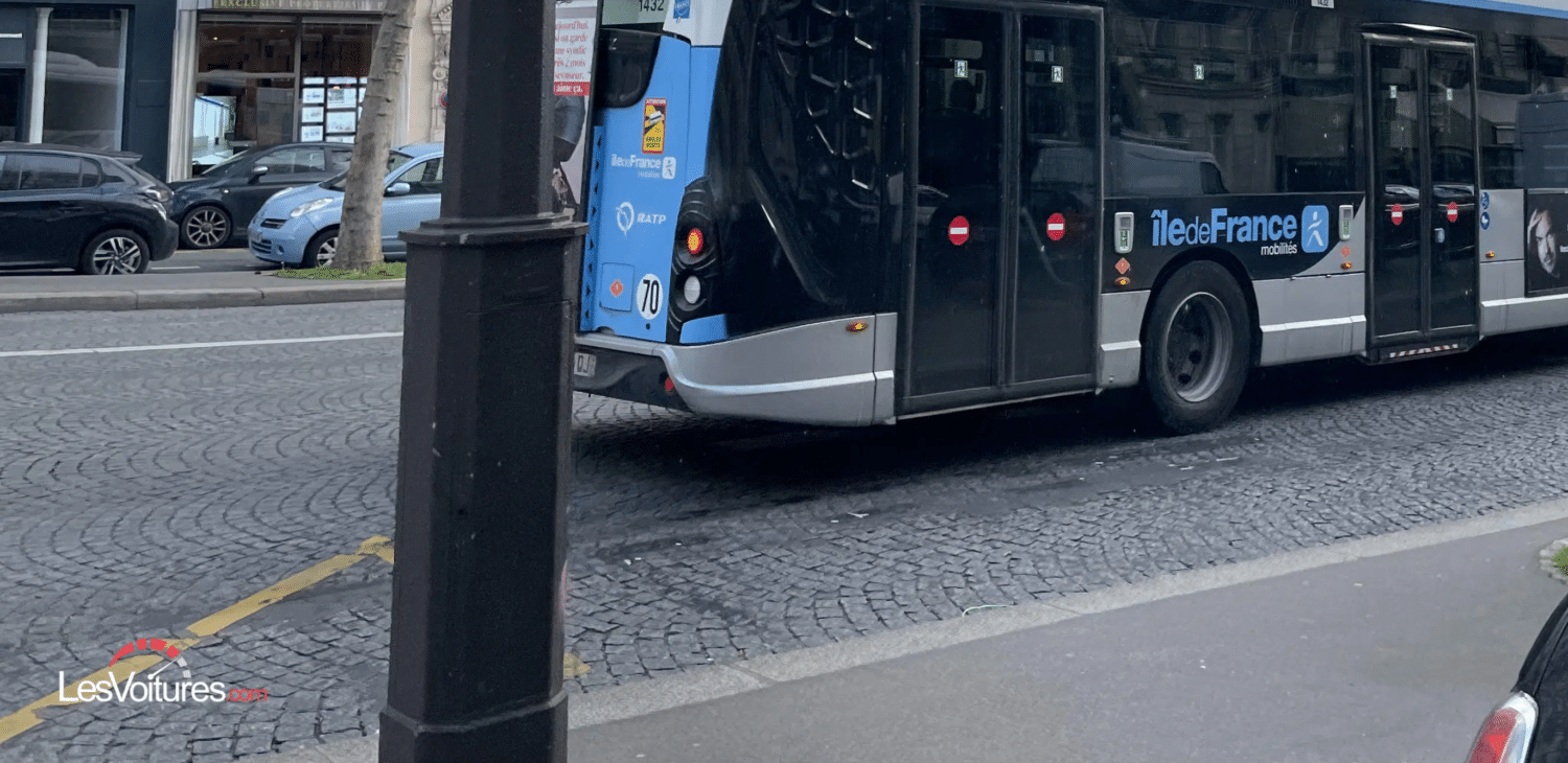 Paris : un bus hybride de la RATP prend feu sur le périphérique - Les ...