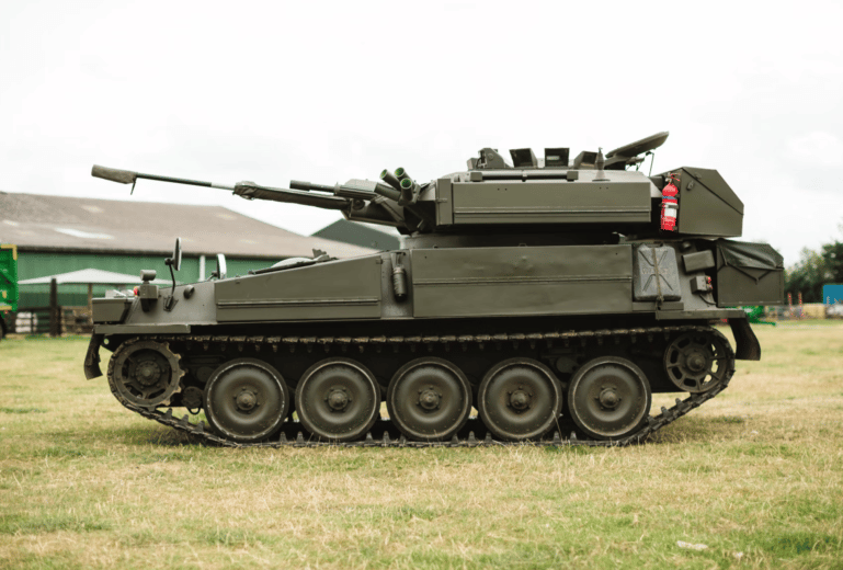 Alvis Sabre Light Tank : un char homologué pour la route à vendre - Les ...