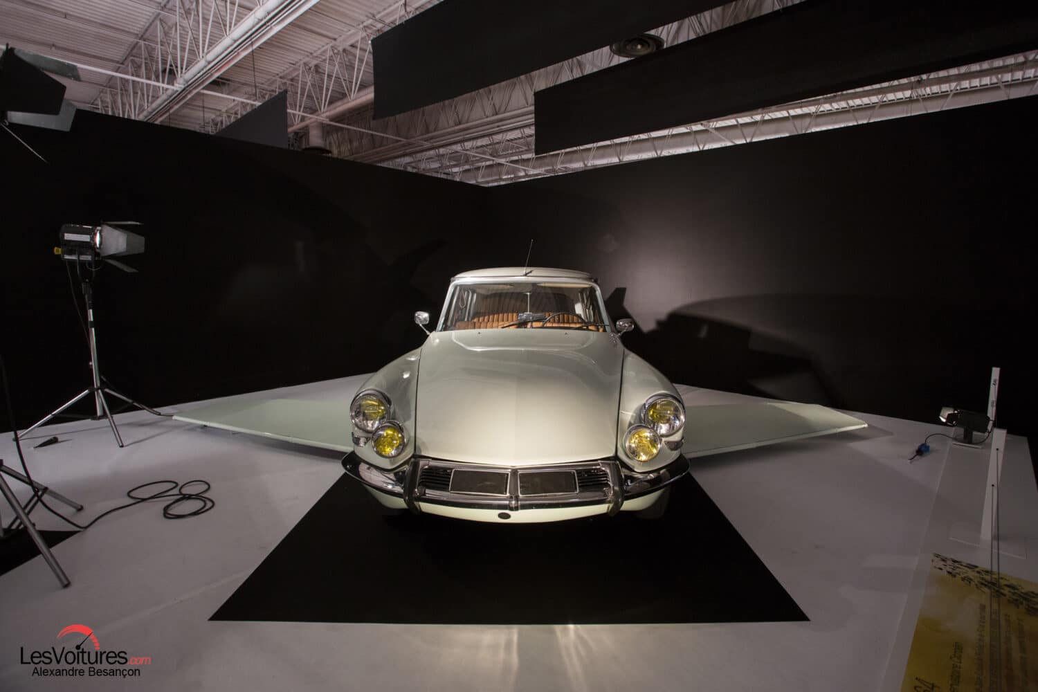 Fantômas : retour sur la Citroën DS volante visible sur Netflix - Les ...