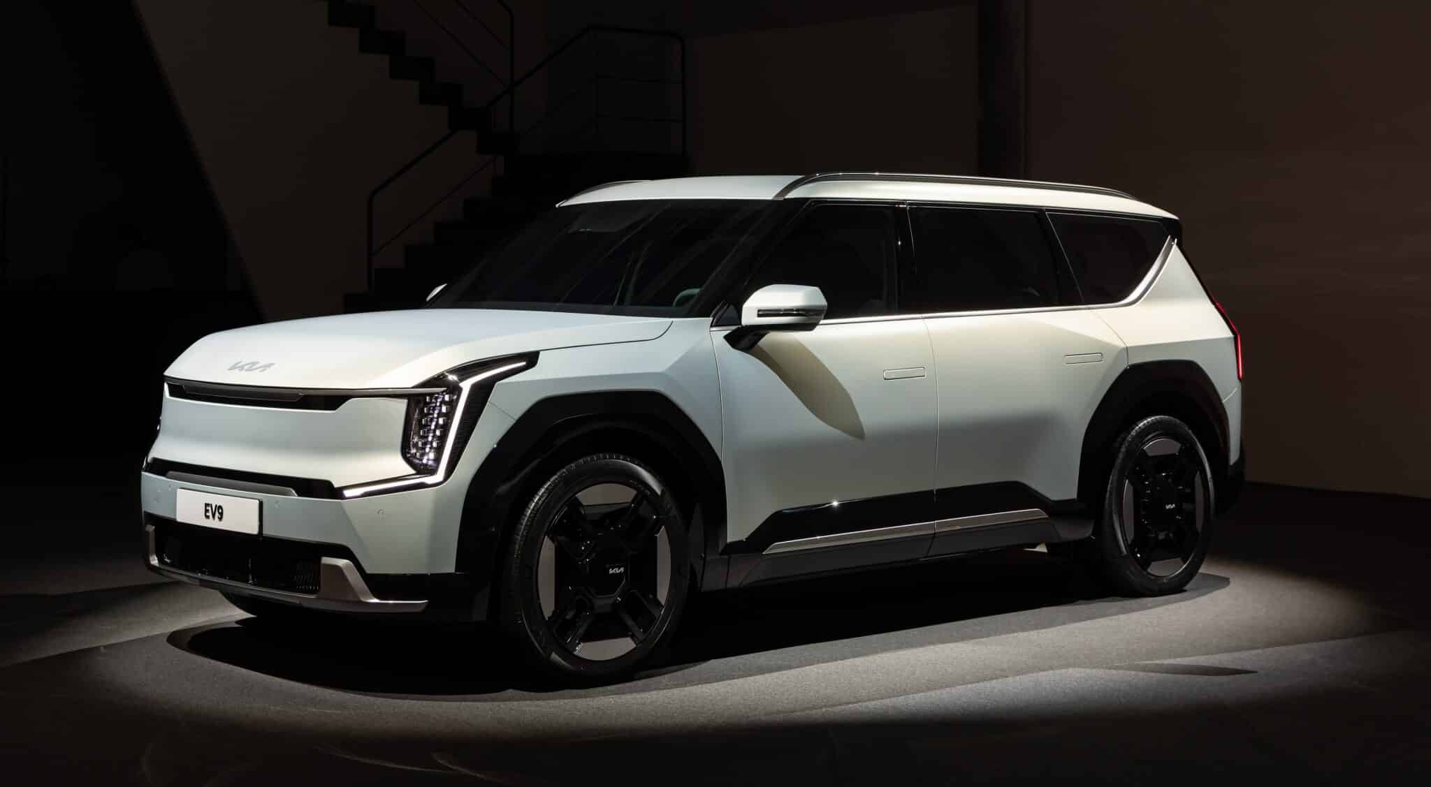Kia EV9 : jusqu'à 541 km d'autonomie pour le grand SUV électrique - Les ...