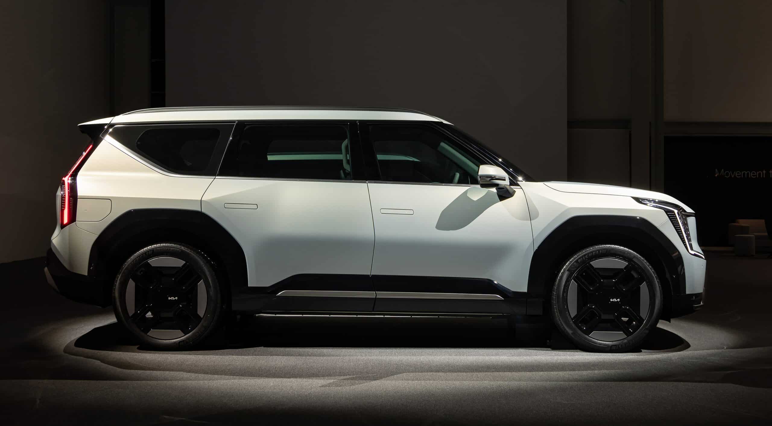 Kia EV9 : jusqu'à 541 km d'autonomie pour le grand SUV électrique - Les ...