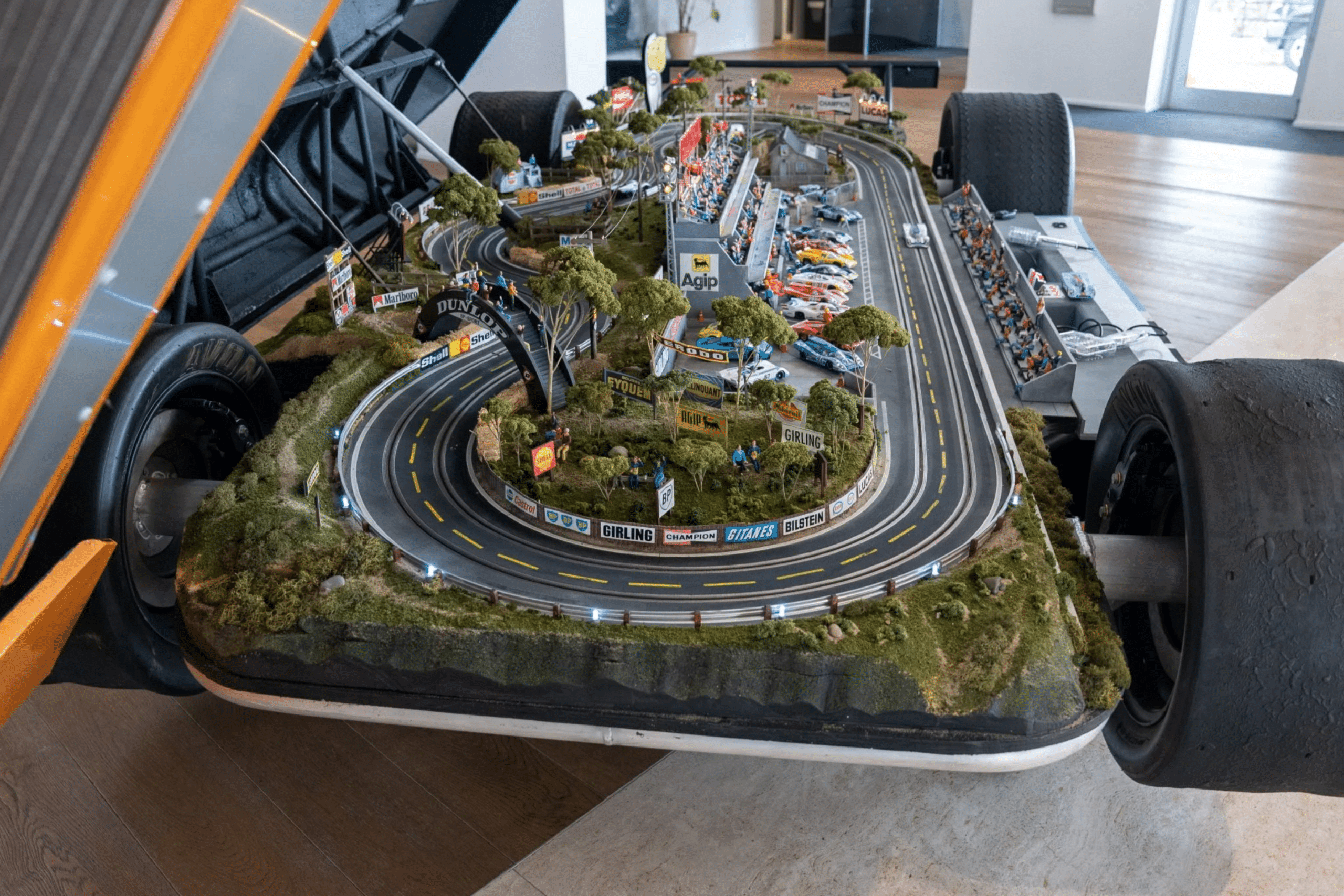 Porsche 917 : un incroyable circuit électrique probablement vendu 205 ...