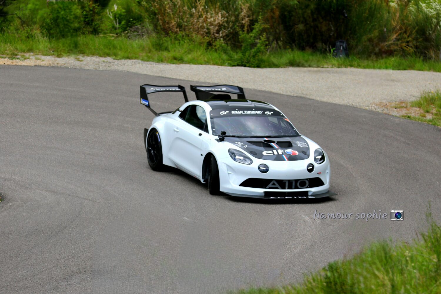 Alpine A110 Pikes Peak : l'impressionnante berlinette en essai dans la Drôme - Les Voitures