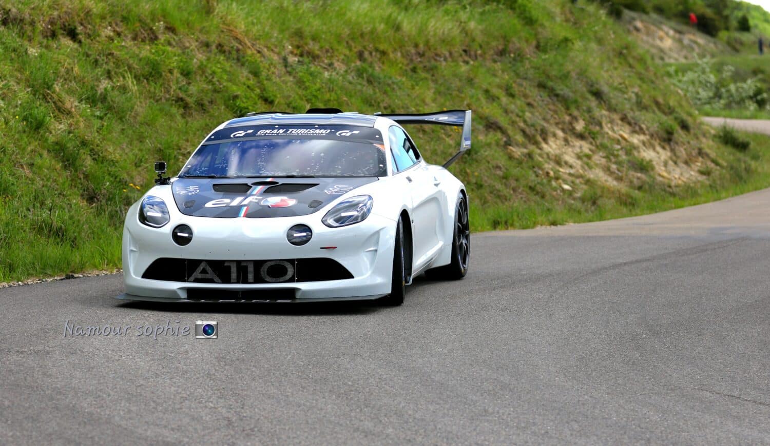 Alpine A110 Pikes Peak : l'impressionnante berlinette en essai dans la Drôme - Les Voitures