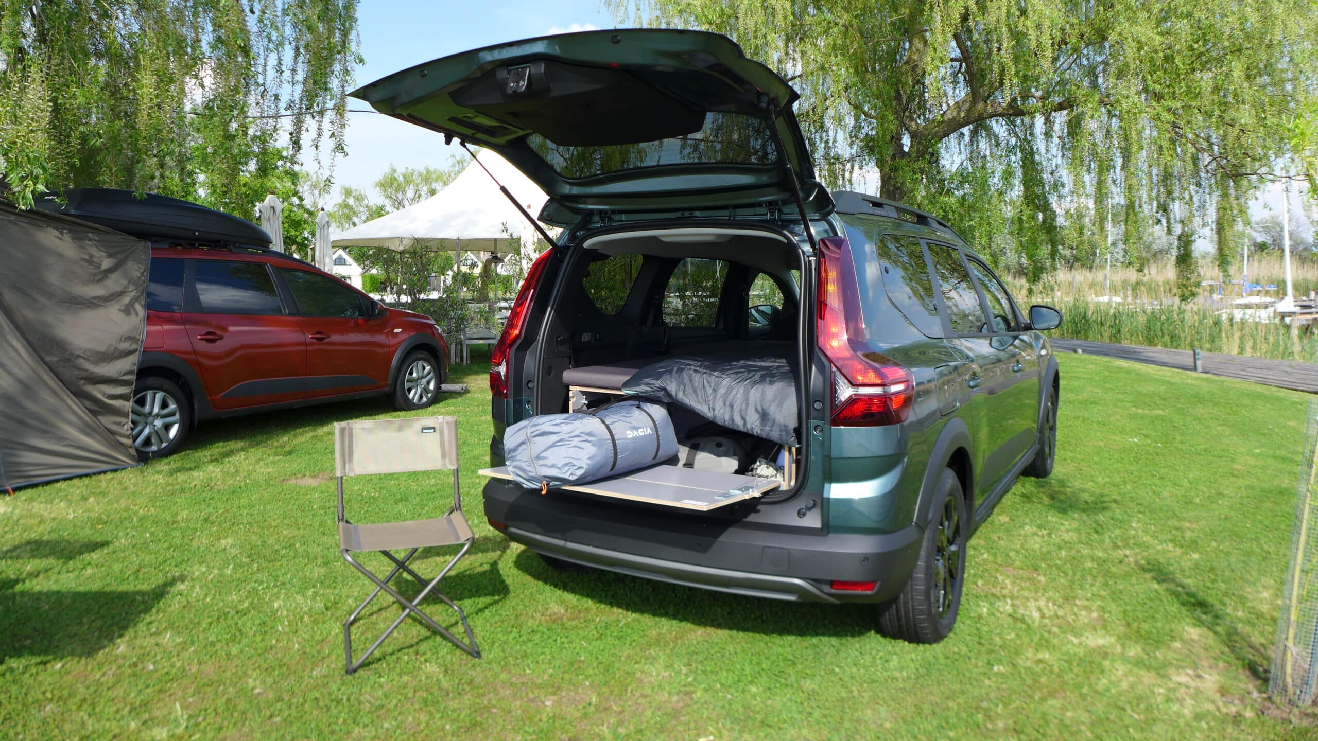 Dacia Jogger : en mode camping-car avec le "Pack Sleep" ou la "Tente de hayon" - Les Voitures