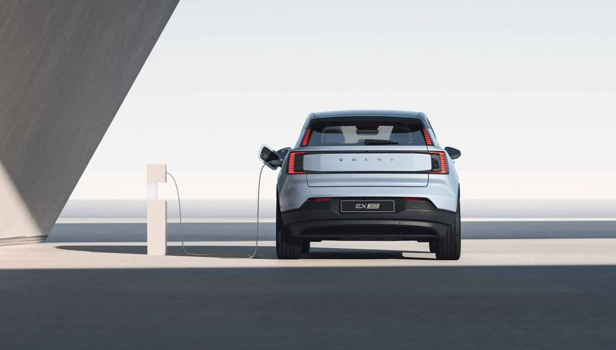 Volvo EX30 : jusqu'à 480 km d'autonomie pour le petit SUV 100% ...