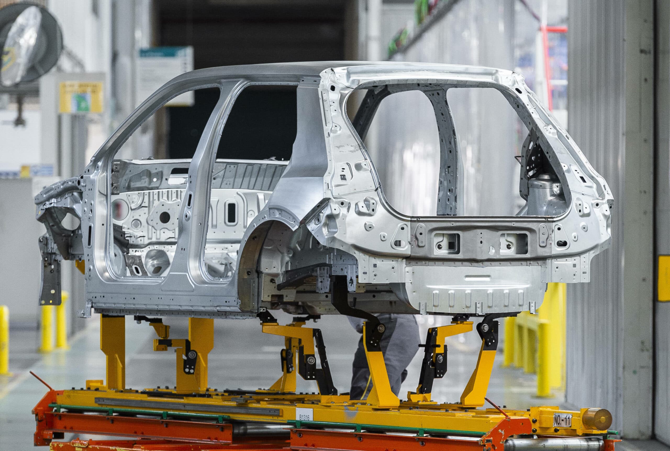 Renault 5 : le prototype de la future voiture électrique sur sa ligne d ...